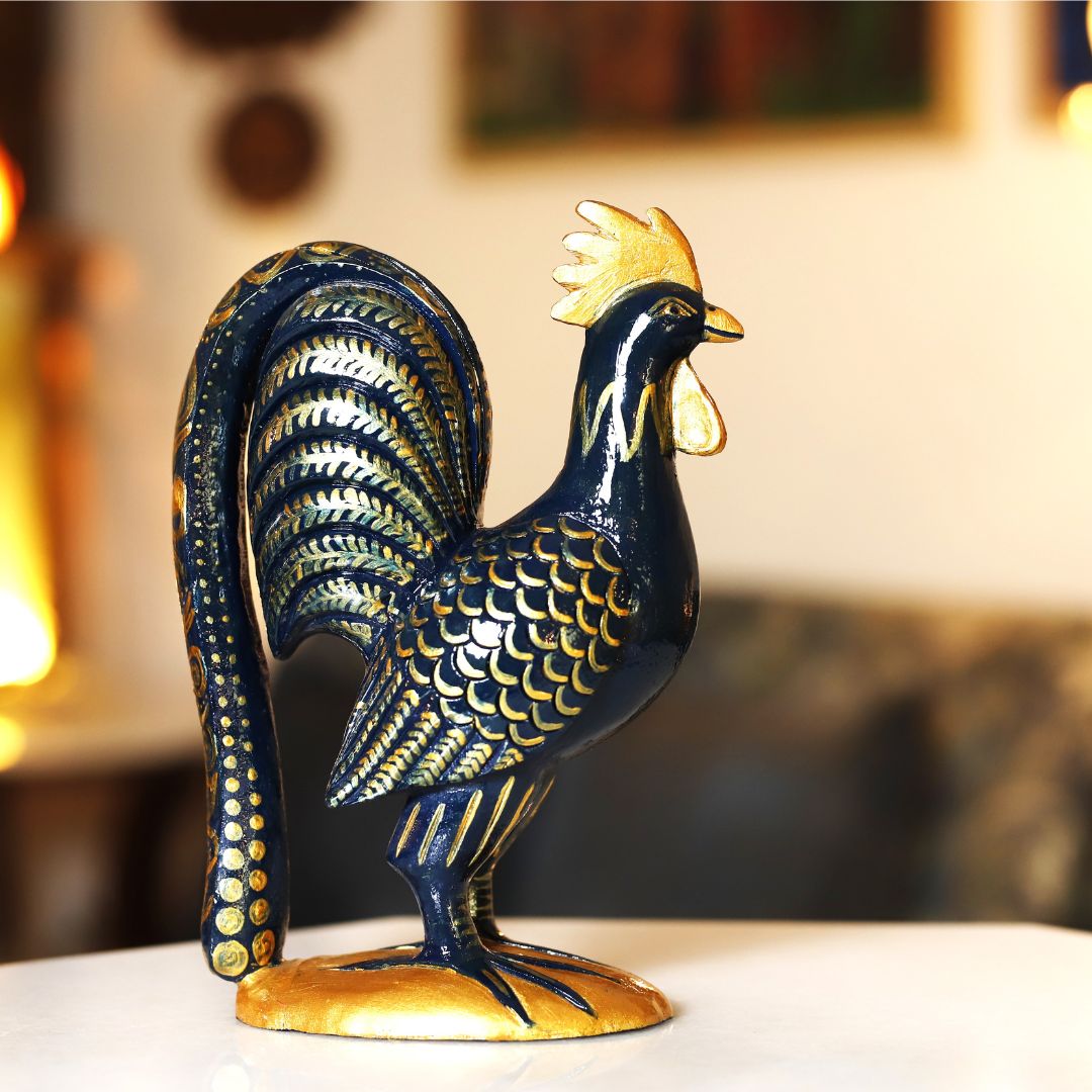 Hand carved wooden rooster in traditional colours - Parodarsh